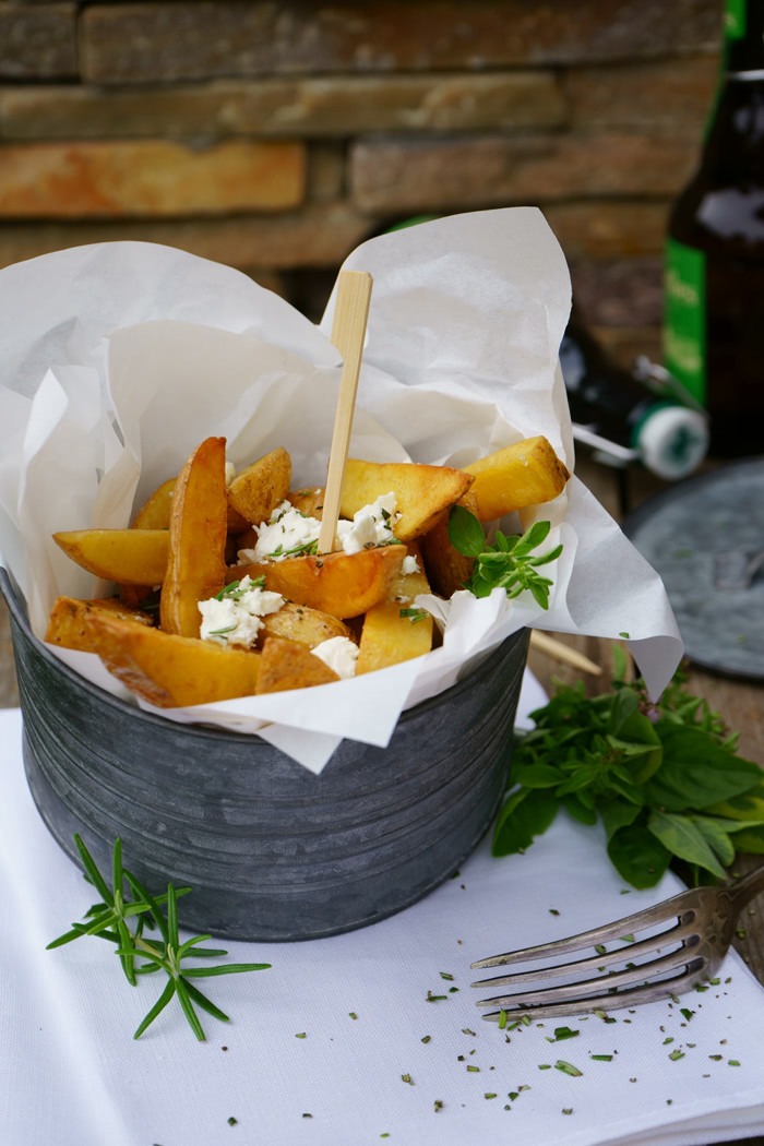 Pommes Frites mit Fetakäse und Rosmarin - Lissi's Passion